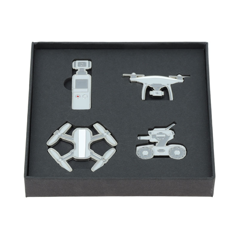 Lot de 4 pins / badges DJI (Goodies)